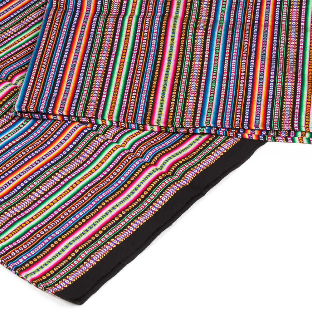 Bunte Aguayo Decke aus Peru mit tradionellem Muster, schwarz